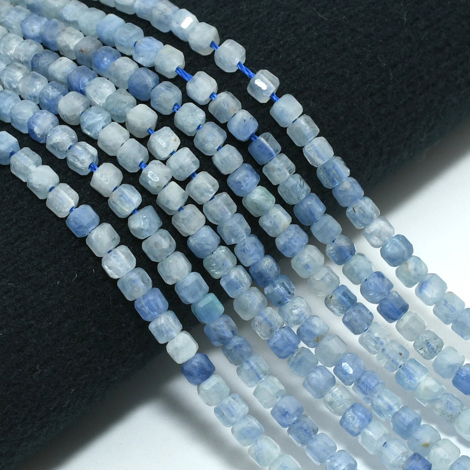 Бусины кианита 2,5 мм GENUINSTONE