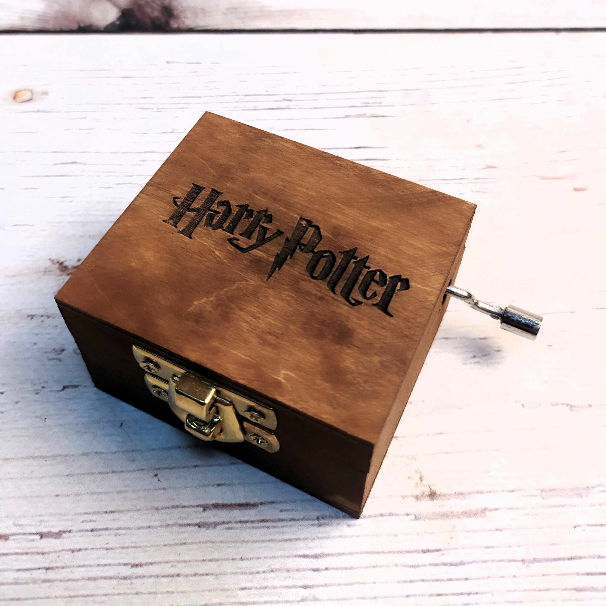 Музыкальная деревянная шкатулка-шарманка Гарри Поттер с мелодией из Гарри Поттера