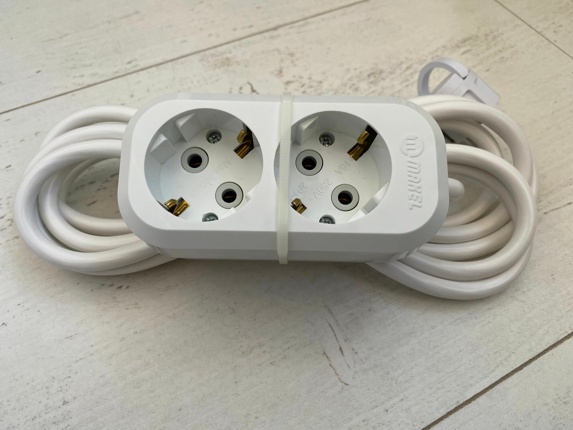 Удлинитель 3х1.5мм2, 2 розетки, 35.0 метров с заземлением, с плоской вилкой, 16А (Белый)