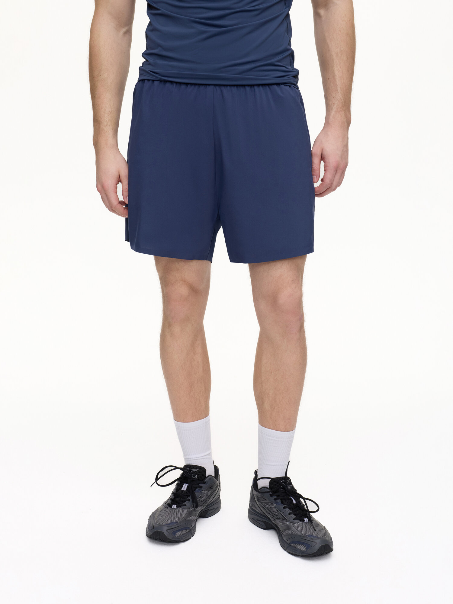 Шорты спортивные из быстросохнущей ткани с антибактериальной пропиткой