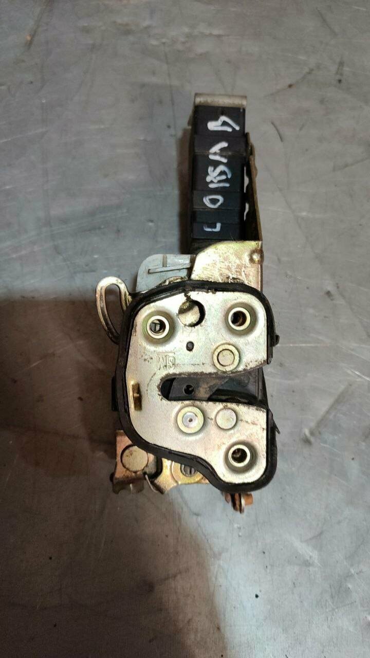Замок двери передней правой Opel Corsa B 1996 90493702