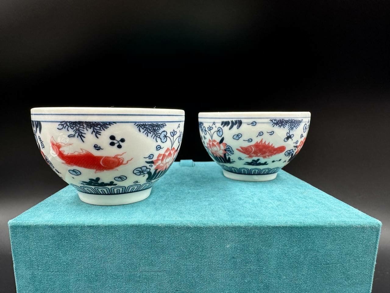 Пиала винтажная с водным лотосом (рыбы), фарфоровая, 60мл. Для чайной церемонии