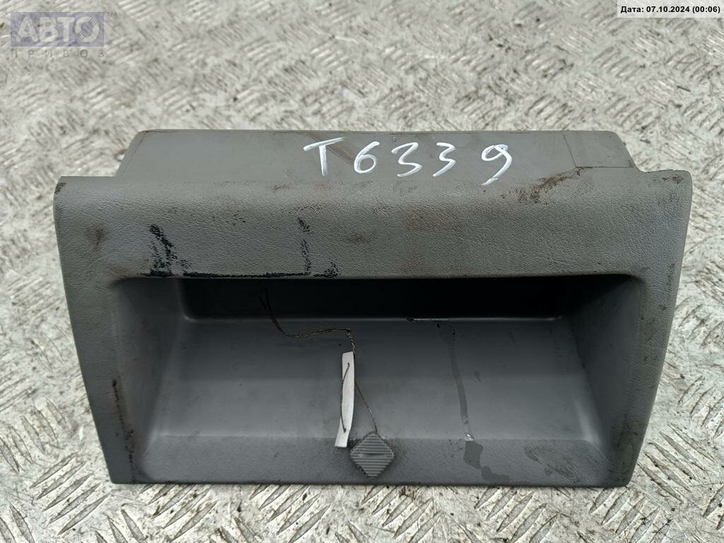 Корпус блока предохранителей Volkswagen Passat B3