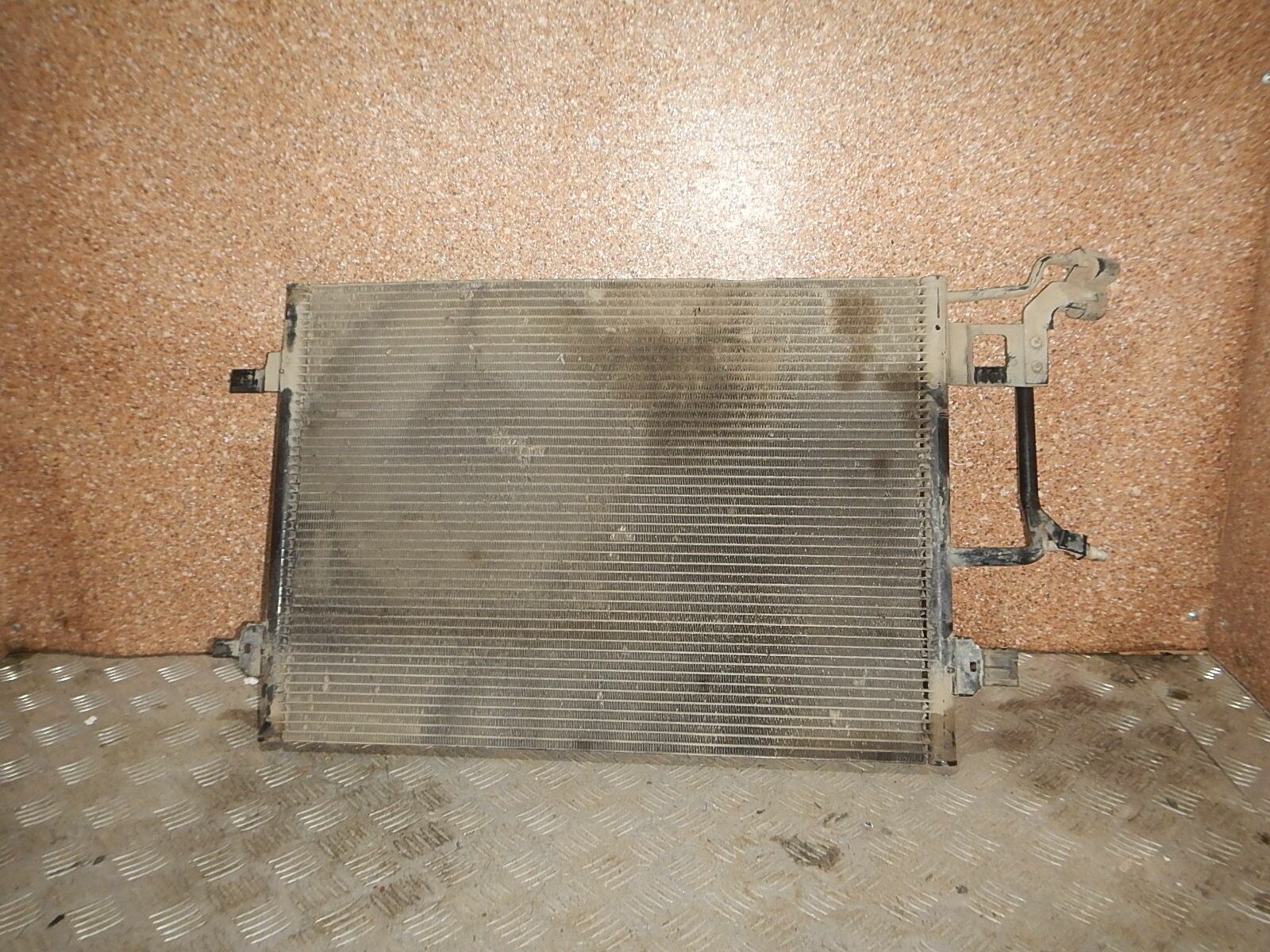 Б/У Радиатор кондиционера (конденсер), Audi (Ауди)-А6 (C5) (97-04) AUDI A6 (C5) (97-04) Деформации 299247 VAG арт. 4B026...