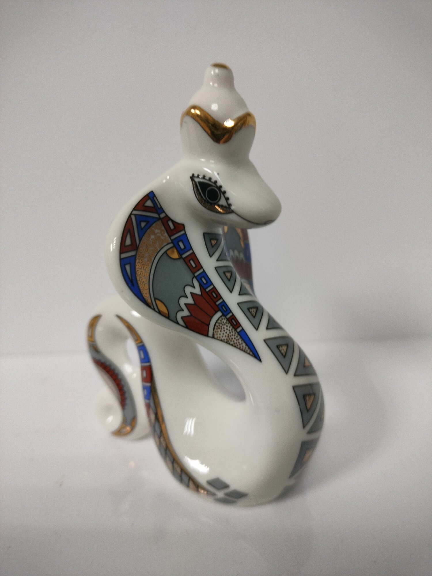 Фигурка Змея символ 2025 года фарфоровая с орнаментом (высота 9 см.) . Сделано в России.