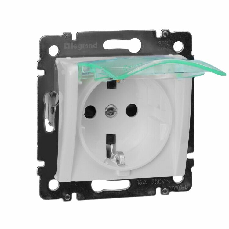 IP44 Розетка 2P+E защитные шторки белая VALENA