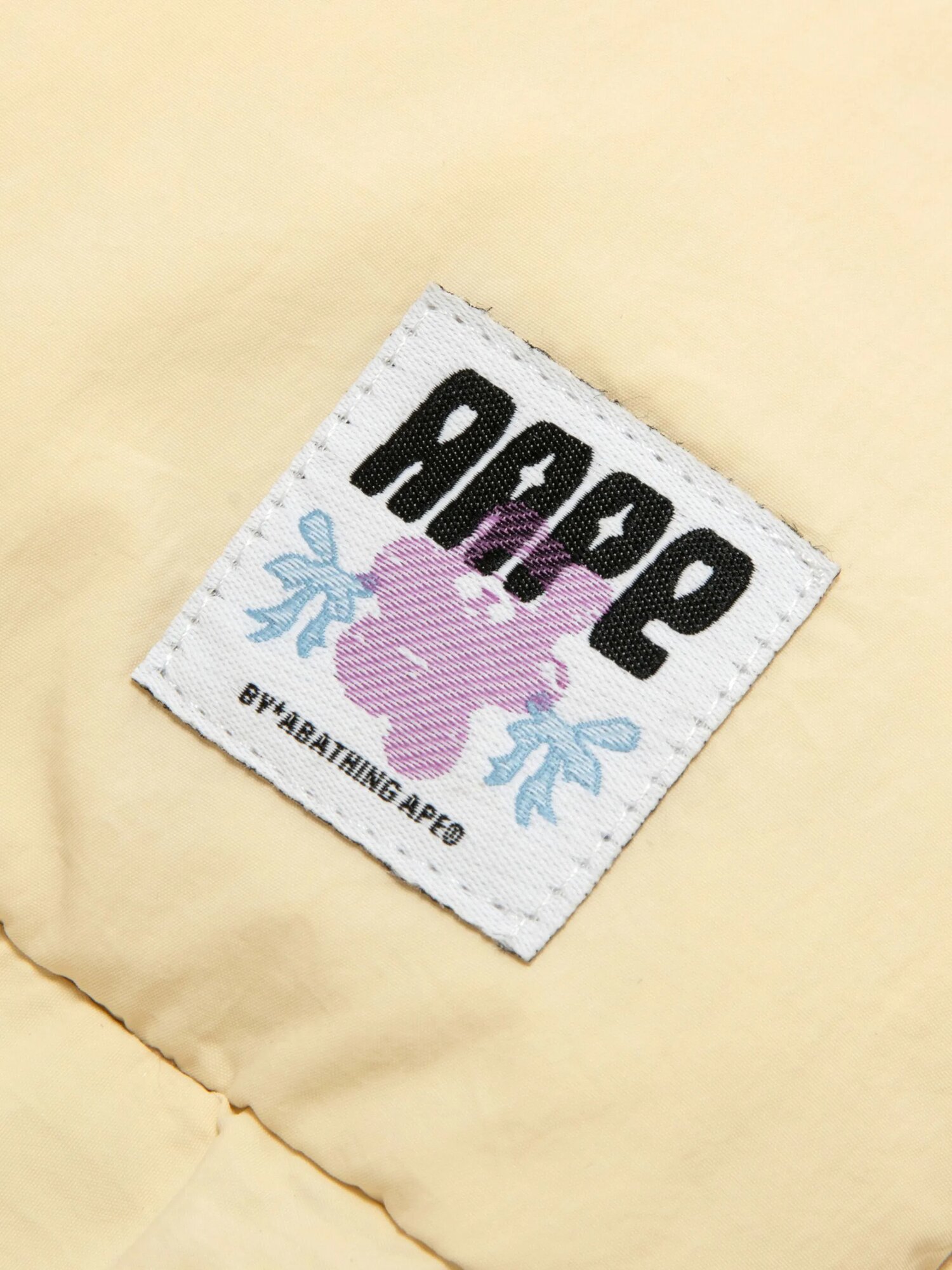 Пуховик A BATHING APE Moonface, размер 40, светло-желтый — фото 1