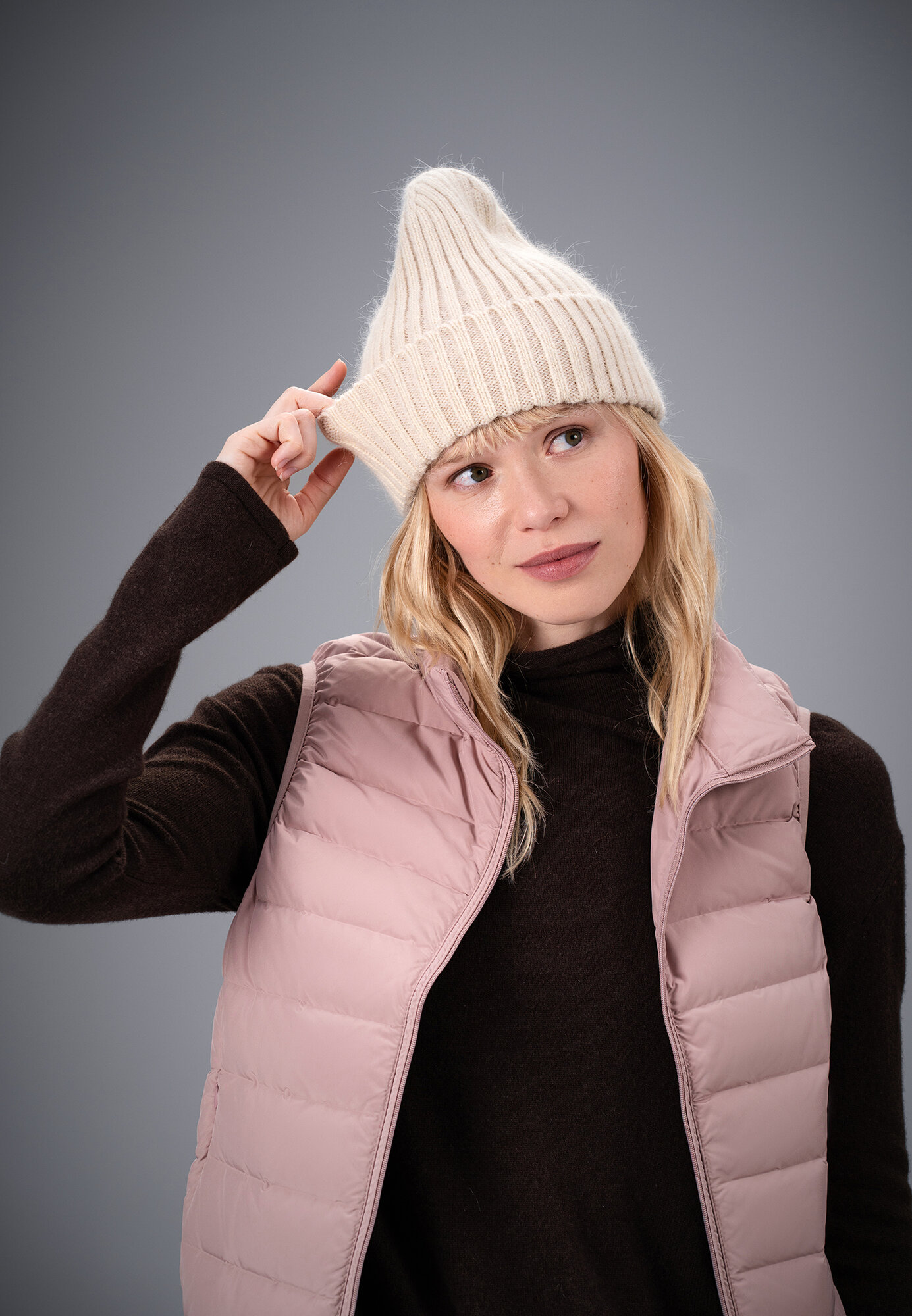 Шапка-бини с аногорой и шерстью для женщин