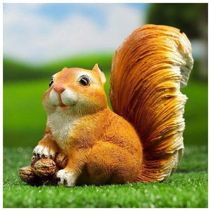 Садовая фигура "Белочка с орешками" 17x8,5x16см