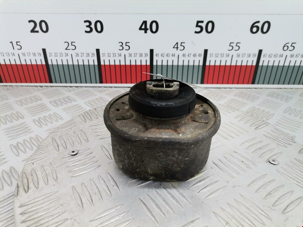 Подушка (опора) крепления двигателя Volkswagen Transporter (T4) арт. 1954401
