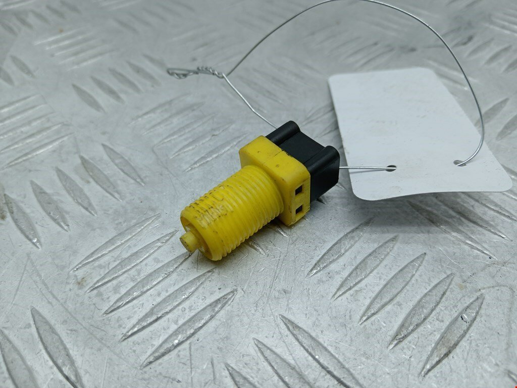 Датчик положения педали тормоза (Выключатель стоп-сигналов) Renault Megane 1 7700849783 арт. 1895533