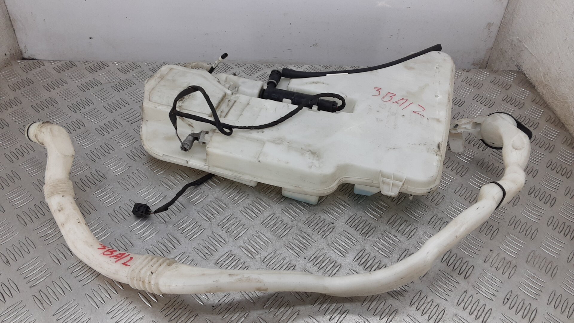 Бачок омывателя BMW 5 F10/F11