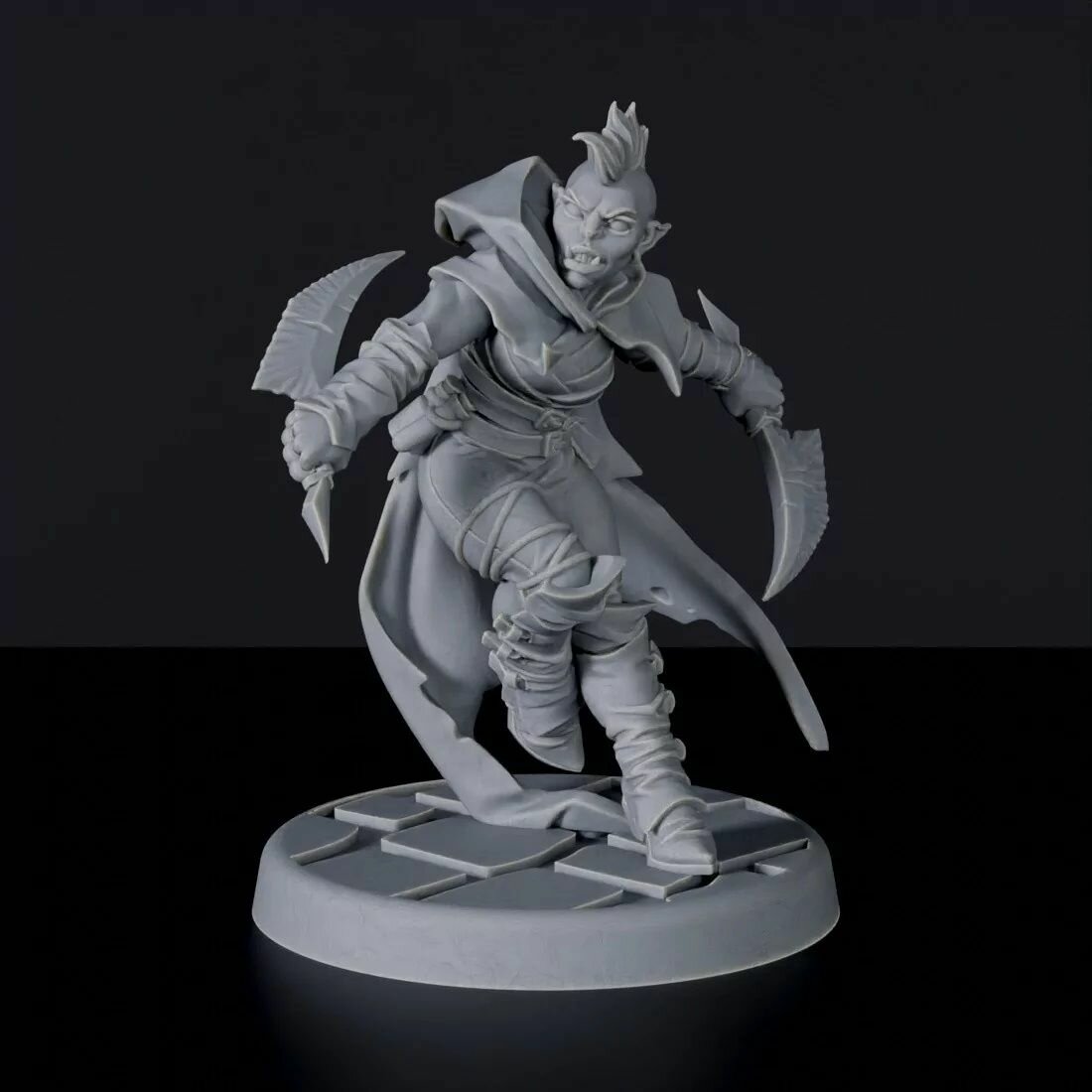 Миниатюра D&D 'Полуорк разбойница с кинжалами' масштаб 32 мм (DnD, Dungeons & Dragons, ДнД, Подземелья и Драконы, Pathfinder)