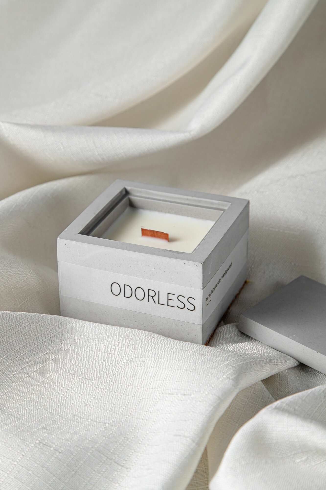 Свеча в гипсе ODORLESS GRAY