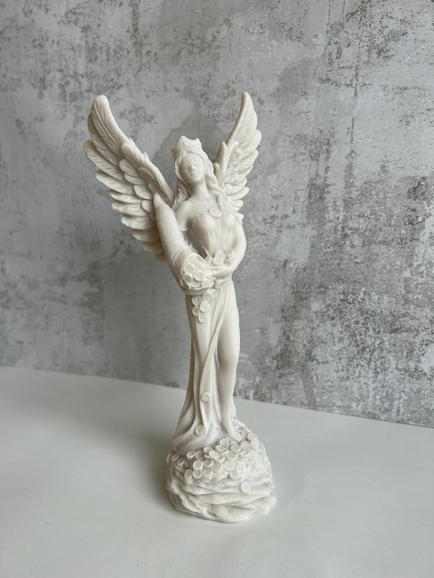Статуэтка Фортуна богиня удачи с крыльями 22 см. Цвет белый. Мраморная крошка