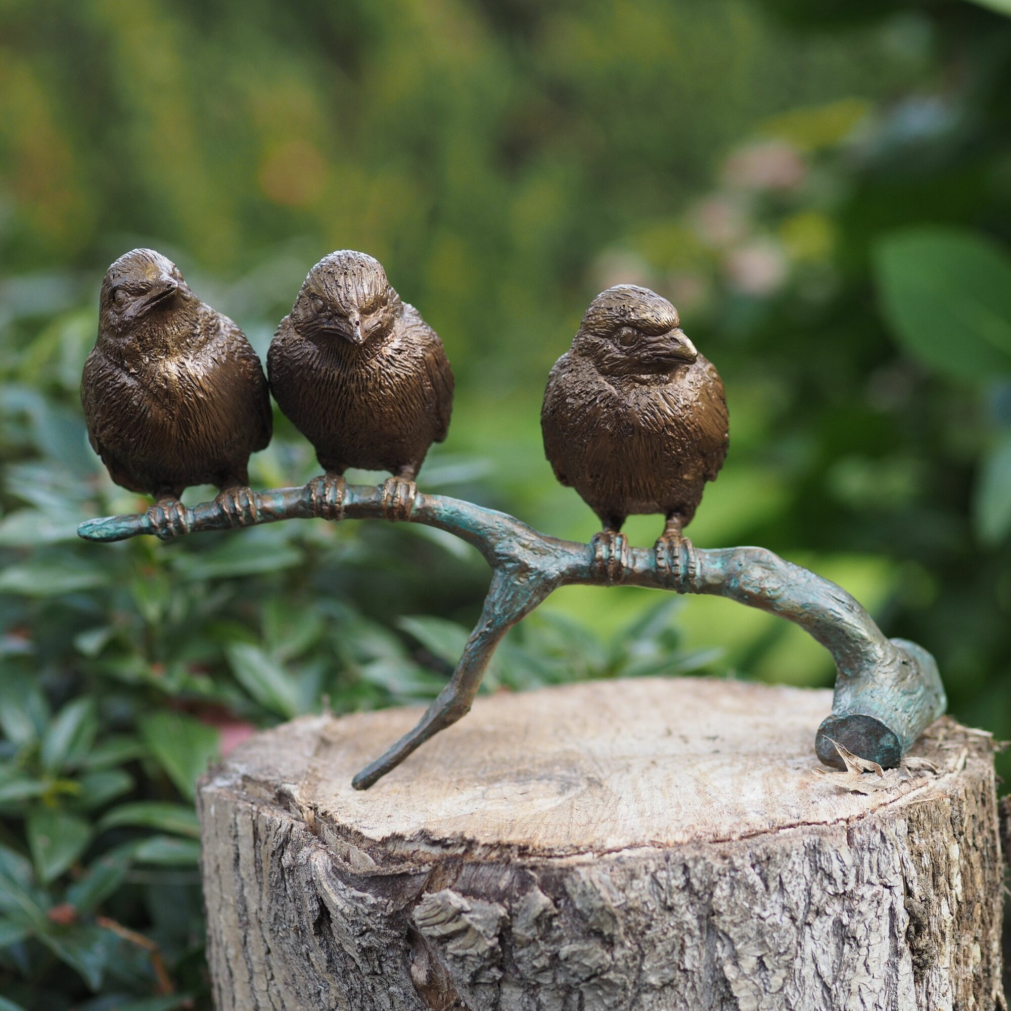 Фигурка из бронзы "Три воробья на ветке"