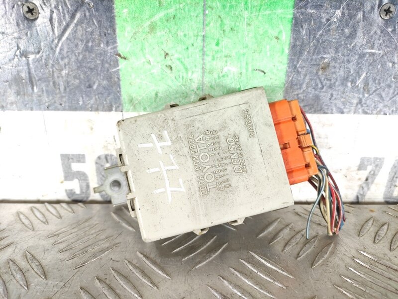 Блок управления центральным замком TOYOTA Corolla AE110 8598012290