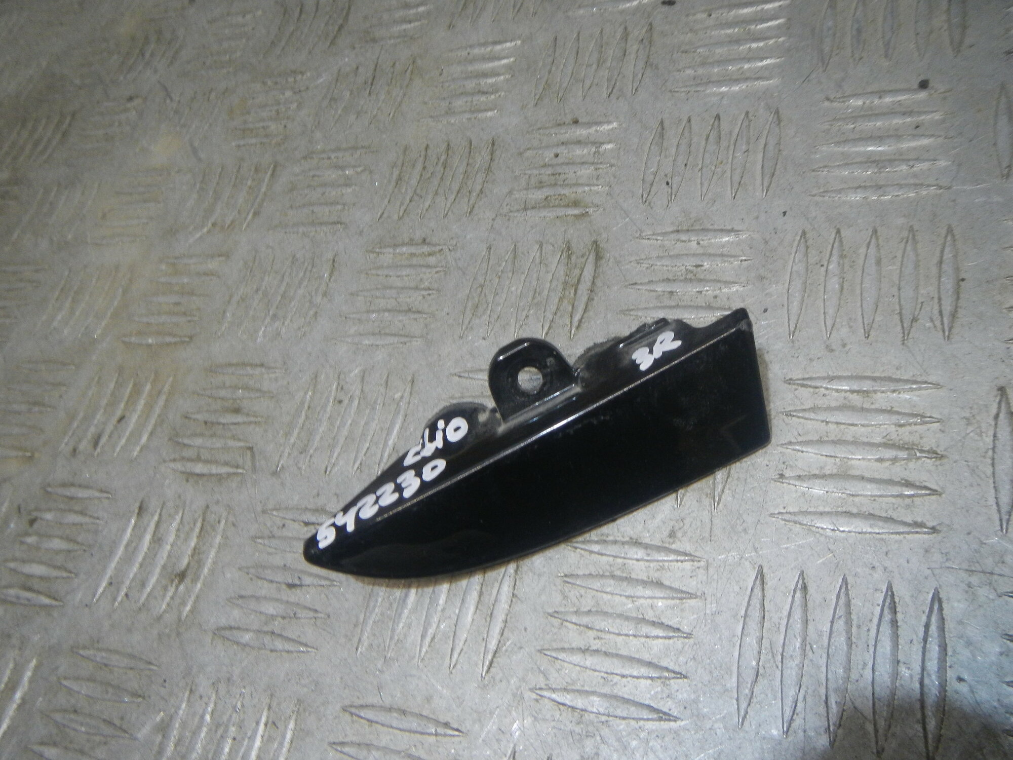 Б/У Накладка двери багажника, Renault (Рено)-CLIO (12-19) RENAULT CLIO (12-19) левая под внутренного фонаря Царапины. 542...