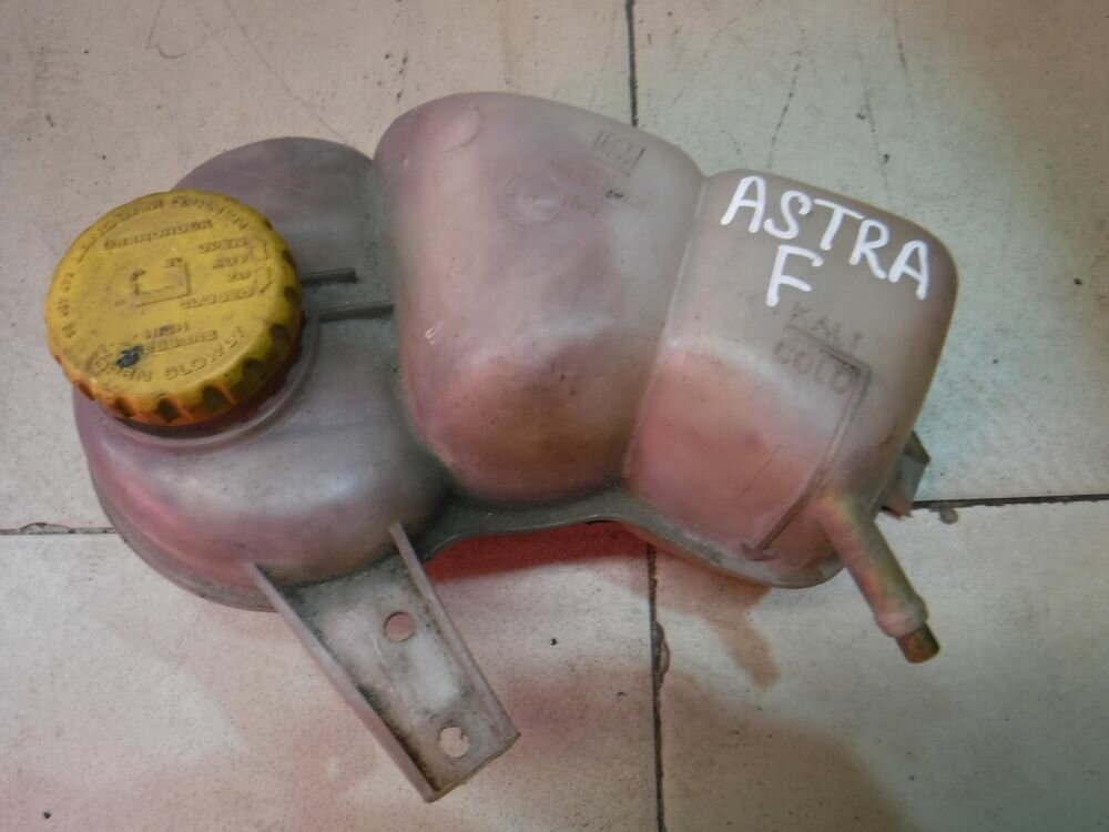 Расширительный бачок Opel Astra F 90351852