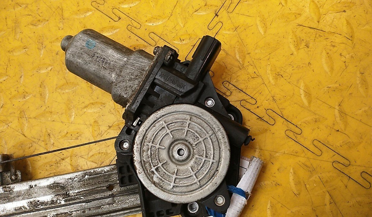 Моторчик стеклоподъемника CR-V III Honda