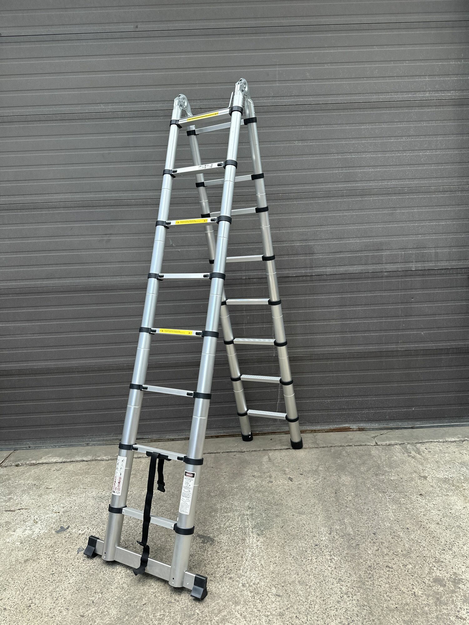 Стремянка телескопическая NORD DLT (2.5+2.5) в виде стремянки до 2.50м, в виде лестницы до 5.00м, 8 ступеней