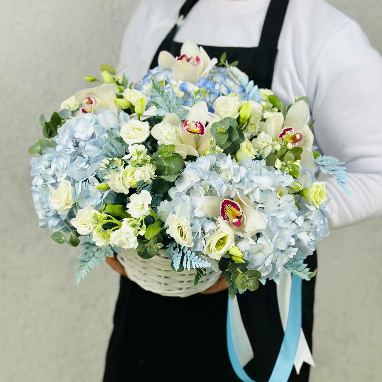 Сборная корзина цветов микс. Rybe-flowers.