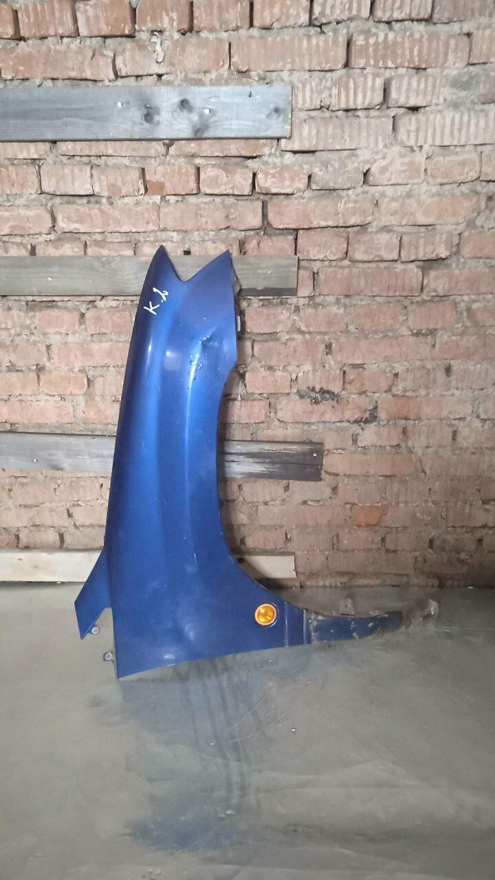 Крыло переднее правое Mitsubishi Space Runner 2 1999