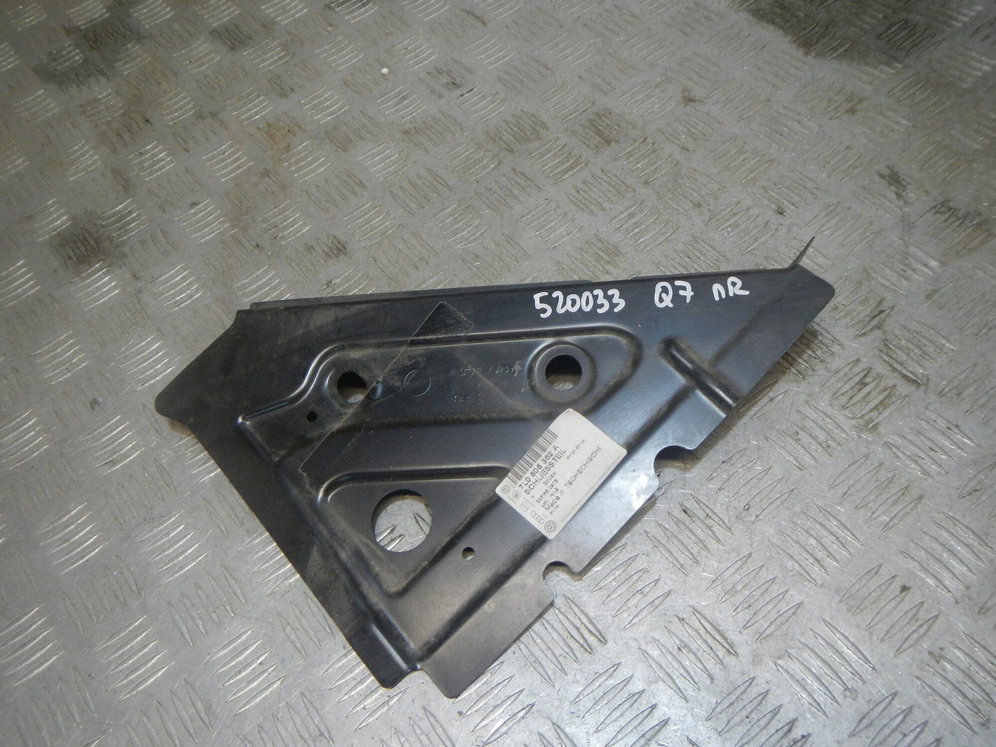 Б/У Кузовной элемент, Audi (Ауди)-Q7 (4L) (05-15) AUDI Q7 (4L) (05-15) Замыкающая панель верхняя правая Новый. 520033 VAG...