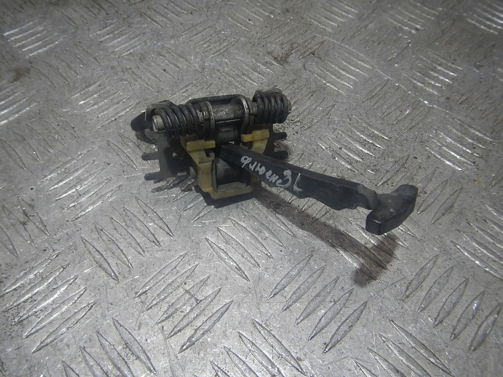 Б/У Ограничитель двери, Renault (Рено)-FLUENCE (10-) RENAULT FLUENCE (10-) Задний L=R Без повреждений 327032 RENAULT арт....