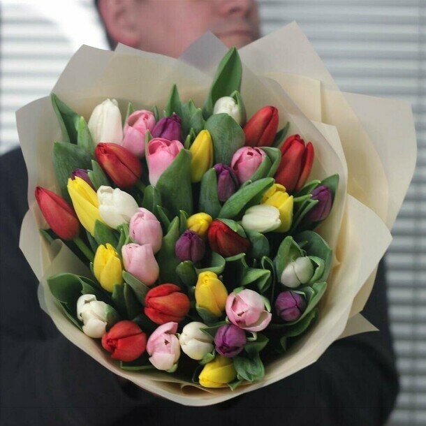 Букет Well Flowers, тюльпаны, круглый, 35 цветов, 40 см, букет свежих цветов