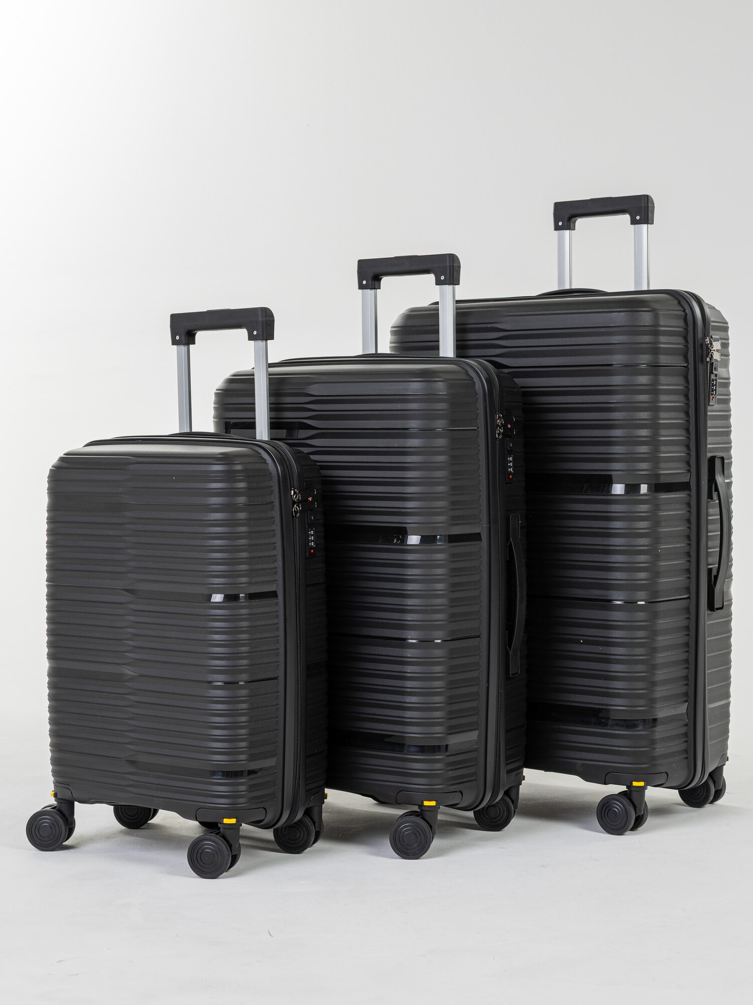 Комплект чемоданов 