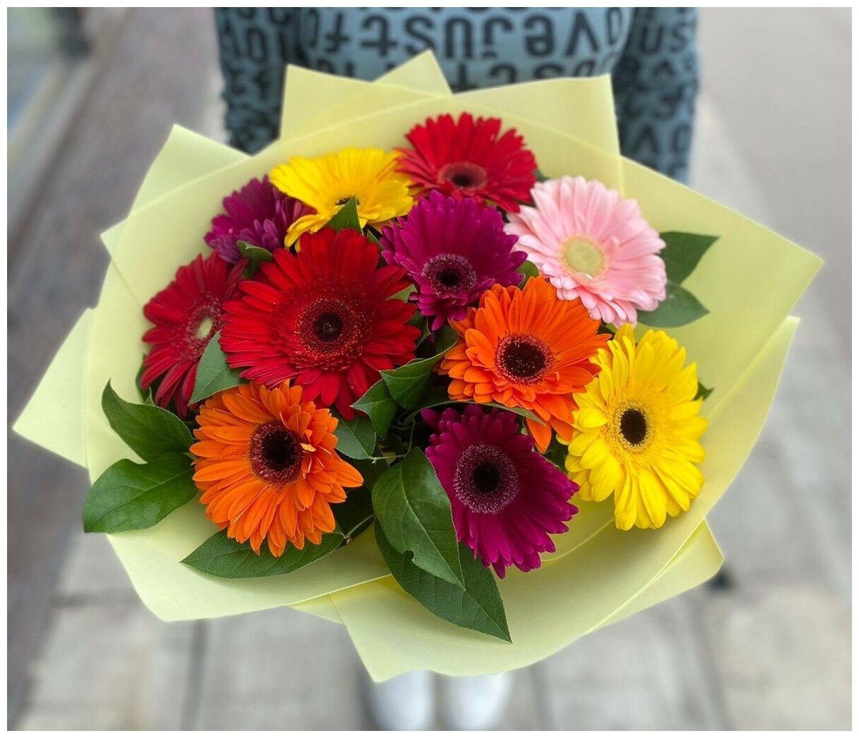 Букет гербер разноцветный "Лето", герберы 11 шт, яркий букет цветов