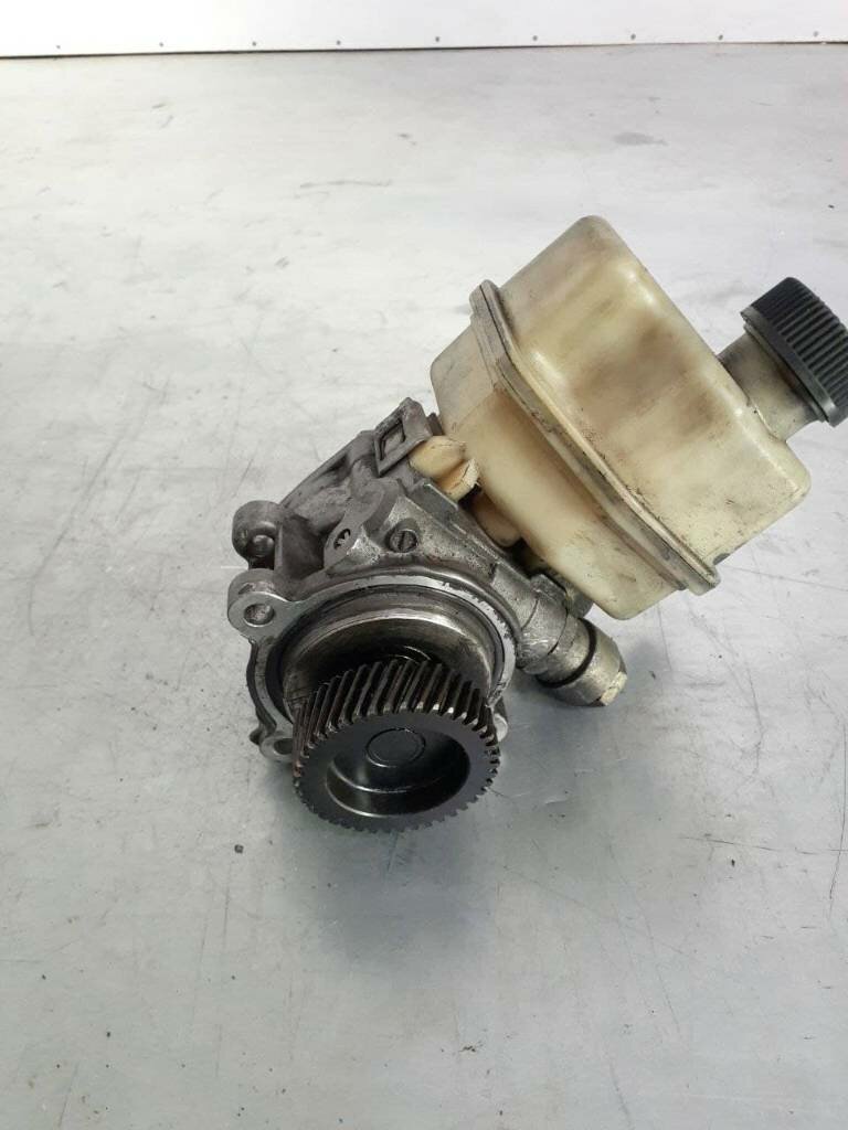 Насос гидроусилителя руля Mazda 6 2005 3106346E