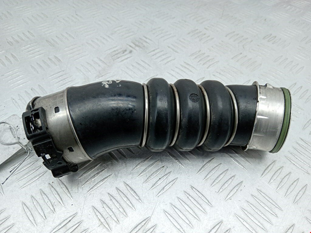 Патрубок интеркулера BMW 1-Series (E81/E82/E87/E88) 11617797480 арт. 1964927