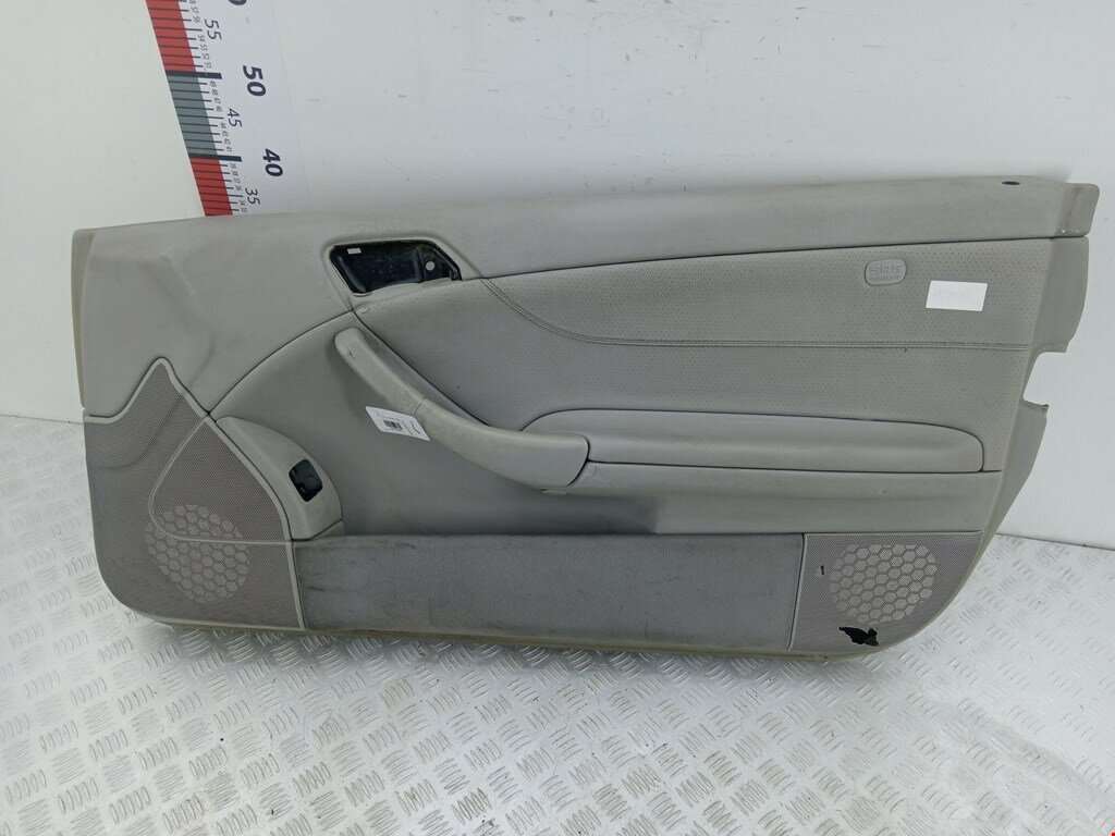 Обшивка (карта) двери передней правой Mercedes CLC-Class (CL203) A2037201662 арт. 1983168