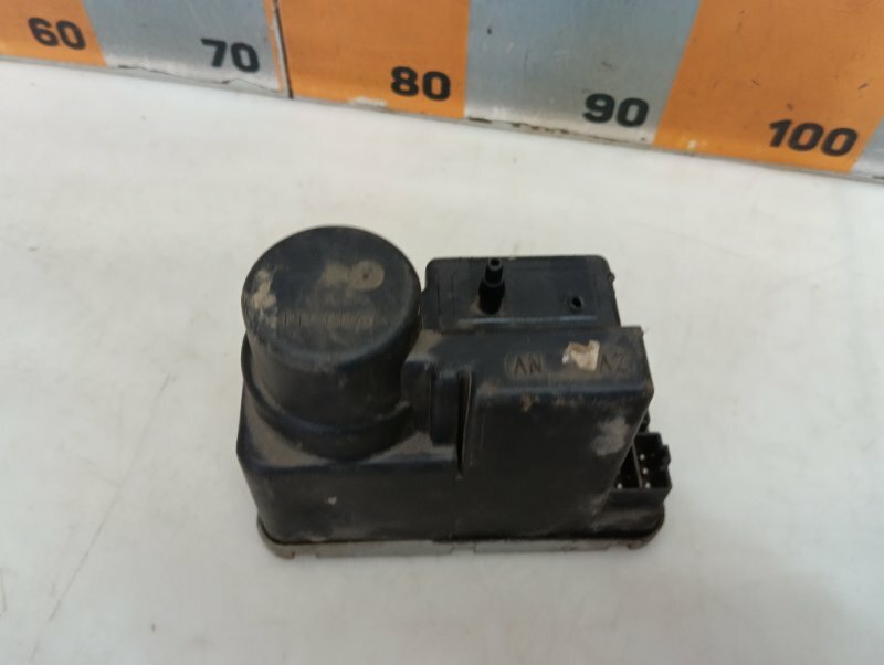 Б/У системы центрального замка, Мерседес-Бенц W202 Насос вакуумный Mercedes-Benz C-Class 1994 W202 336205 MERCEDES-BENZ арт...