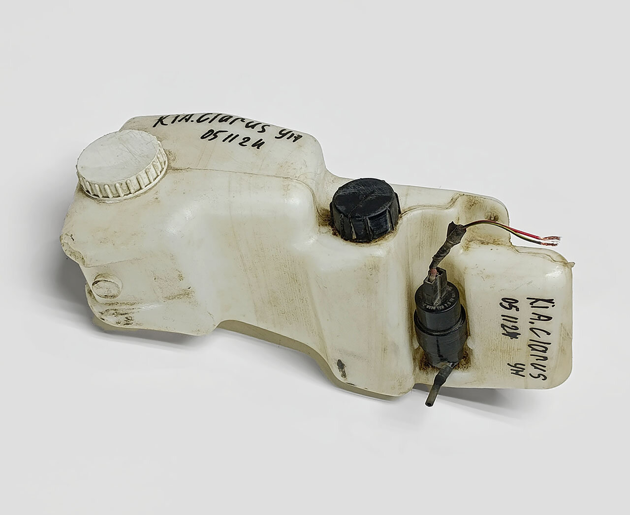 Бачок омывателя ВАЗ 2110