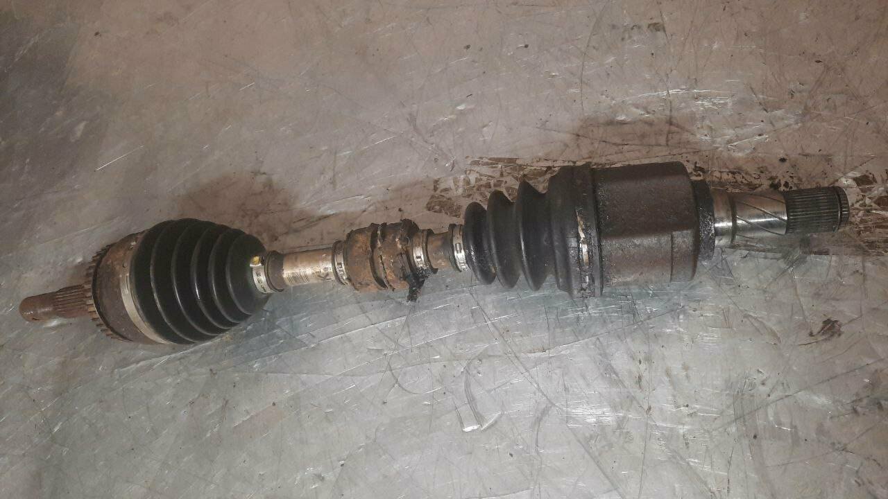 Полуось левая Nissan Primera P12 2003