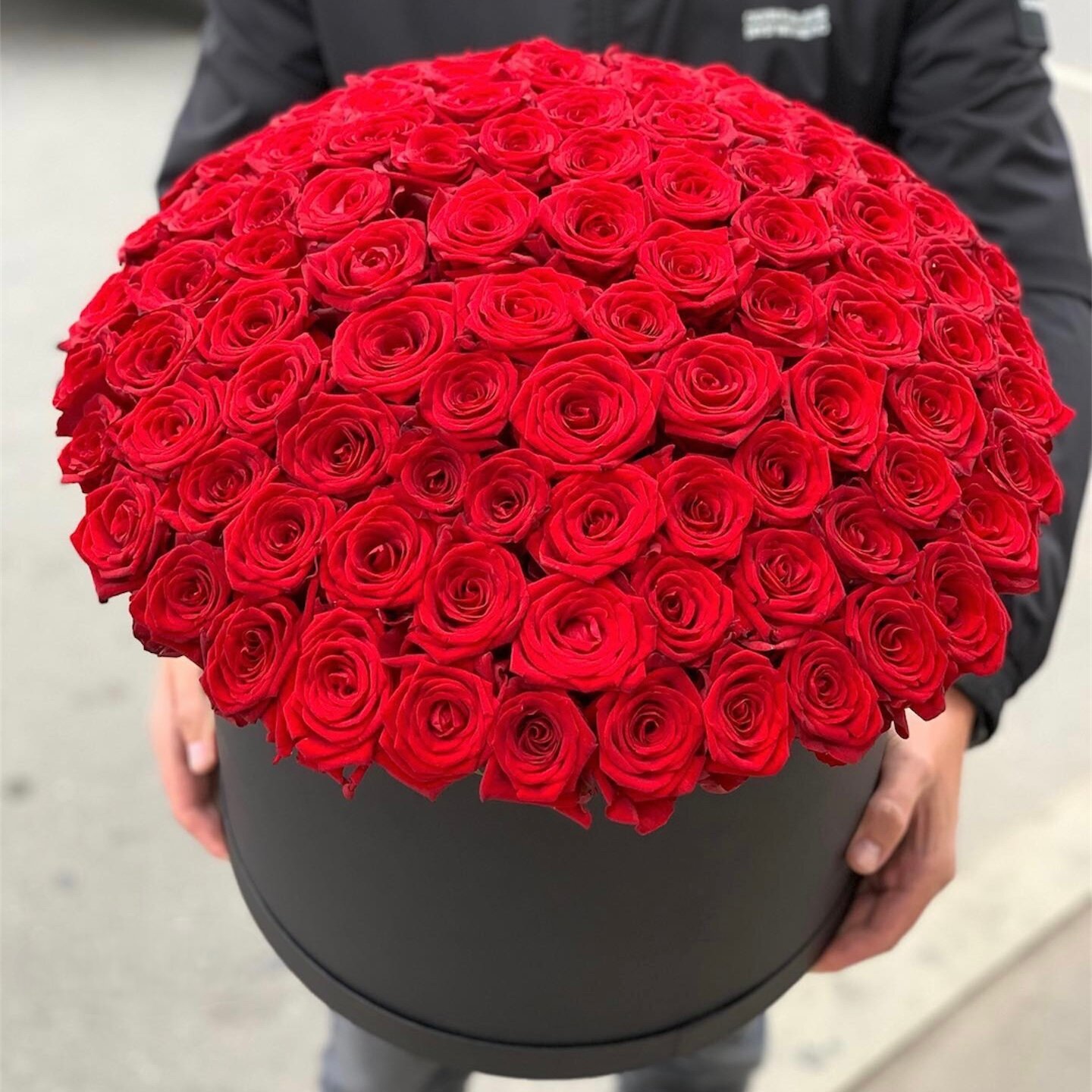 Букет из красных роз 101 шт в шляпной коробке, красивый букет цветов, шикарный, премиум цветы, премиум букет