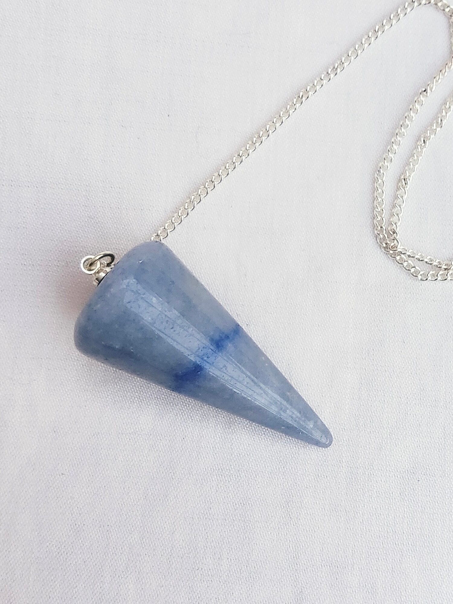 Маятник из натурального голубого кварца 36 на 18 мм для гадания и биолокации — кулон, подвеска, амулет, талисман 10 г
