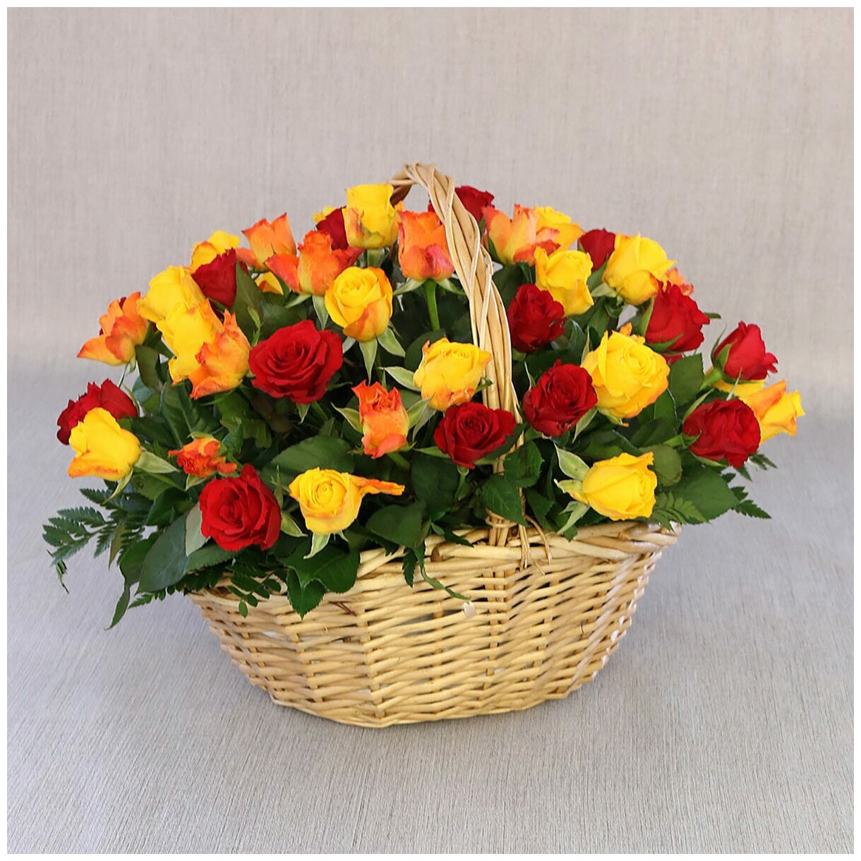 Монобукет Талисман Флора "51 роза", желто-красные, в корзине, 51 цветок, длина 40см