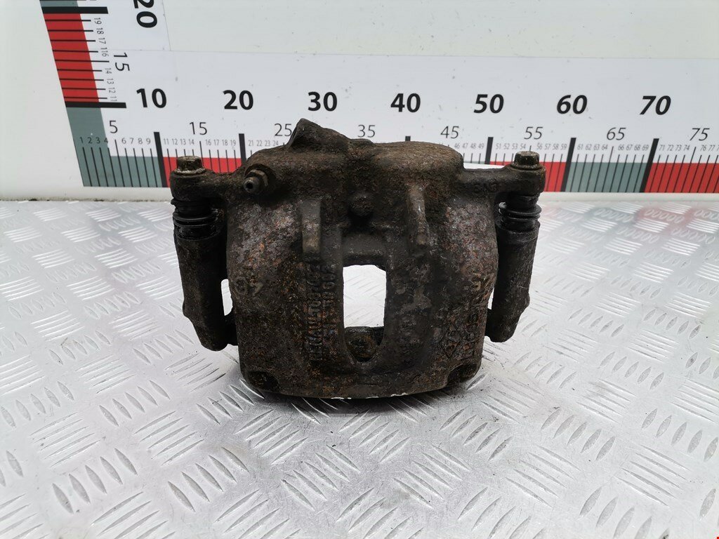 Суппорт передний правый Nissan Primastar 4100100QAF арт. 2030957