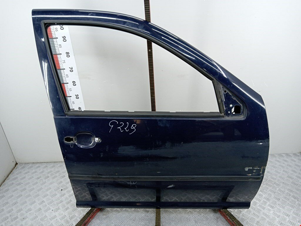 Дверь передняя правая Volkswagen Golf 4 1J4831056H арт. 1999419