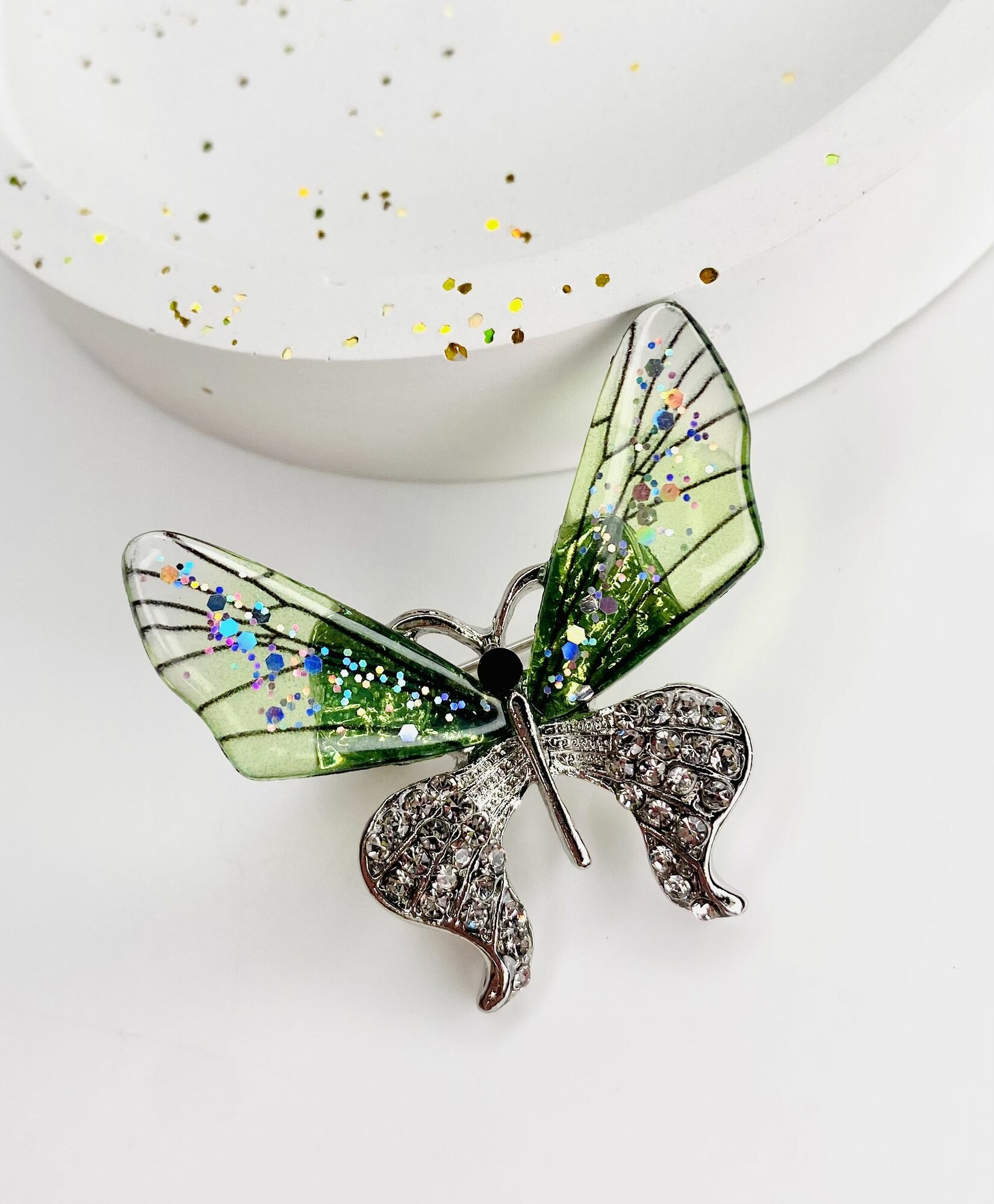 Брошь, искусственный камень, стразы, пластик