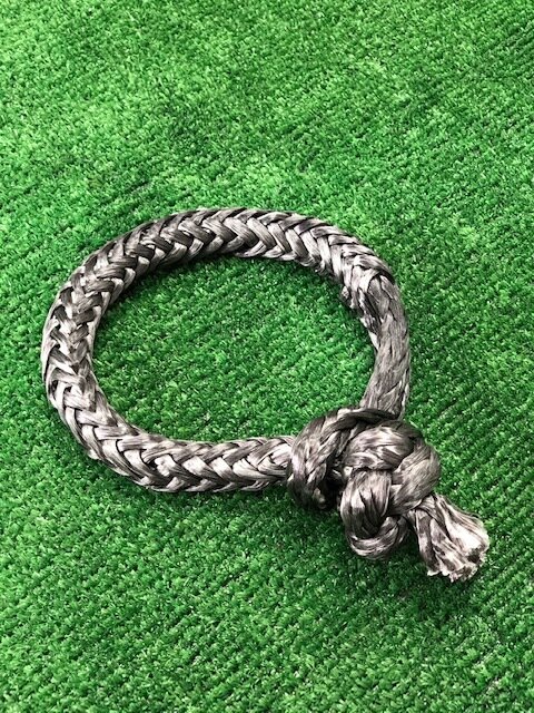 Софт шакл "4X4 CLUB". Диаметр троса 8 мм. Максимальная нагрузка 8 т. Цвет серый.