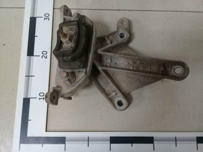 Кронштейн КПП Renault Logan 1 2005-2014 кат.номер: 8200216113