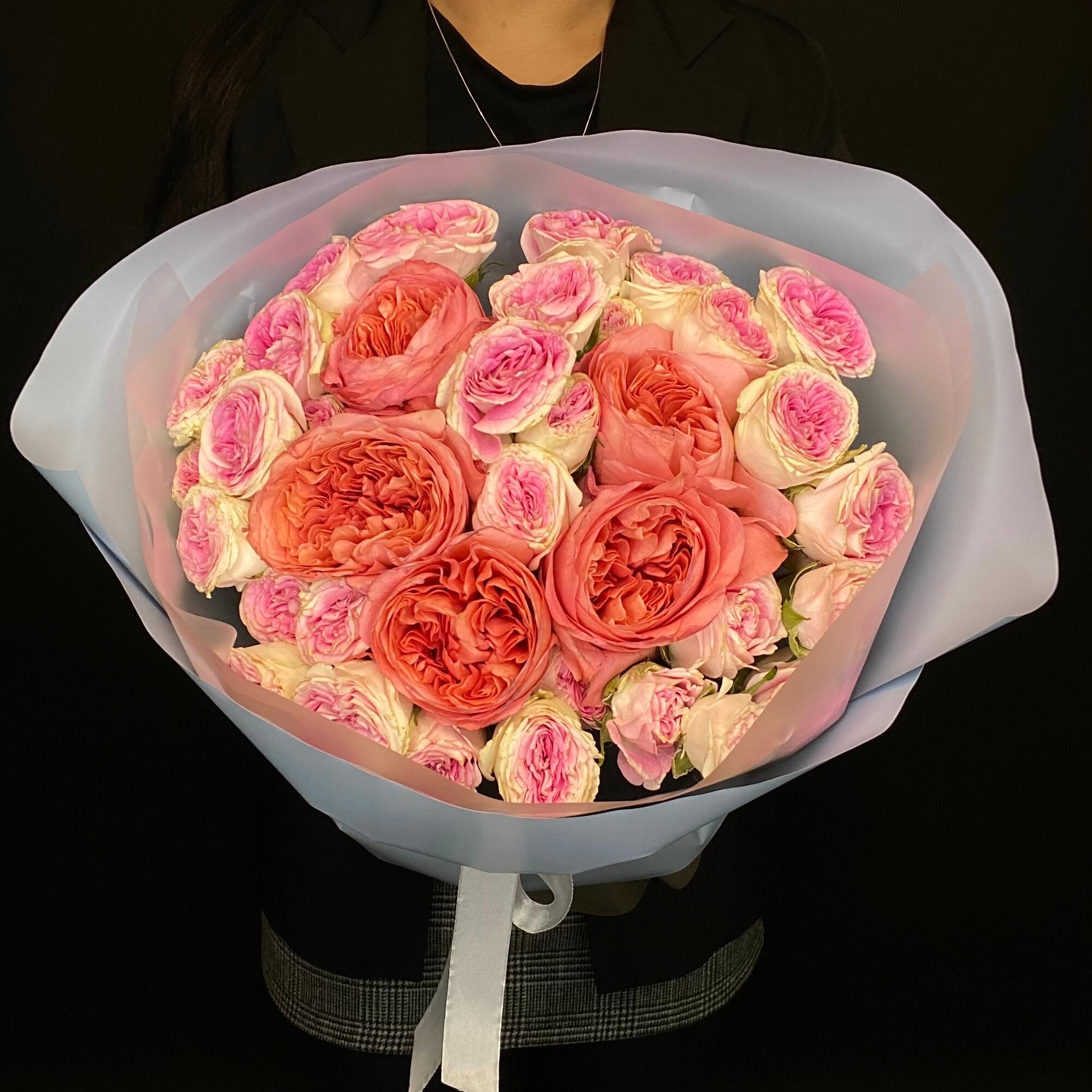 Букет из роз (пионовидная роза - 5 шт, кустовая пионовидная роза - 10 шт)