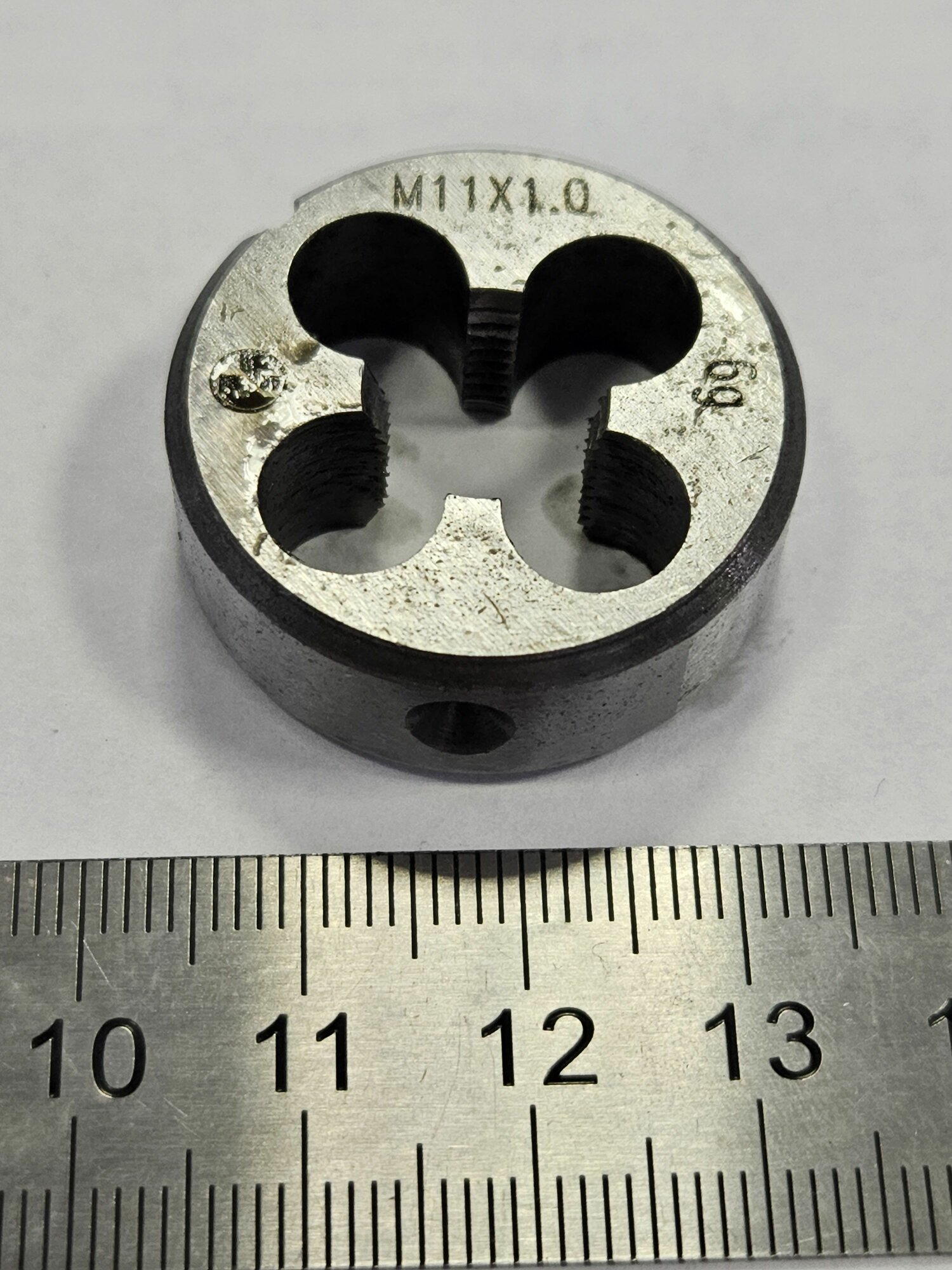 Плашка метрическая М11х1,0 9ХС