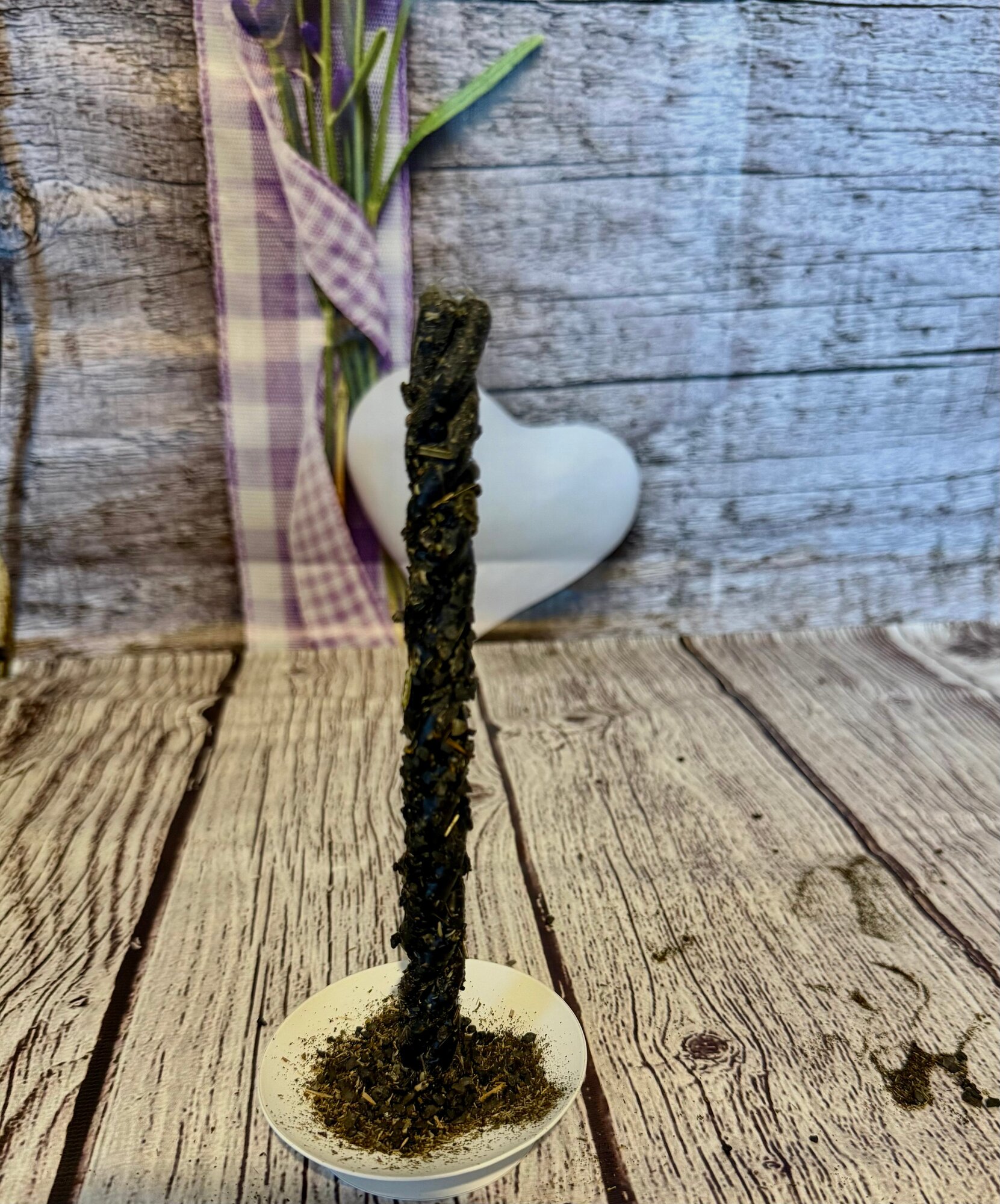 Свеча скрутка с четверговой солью