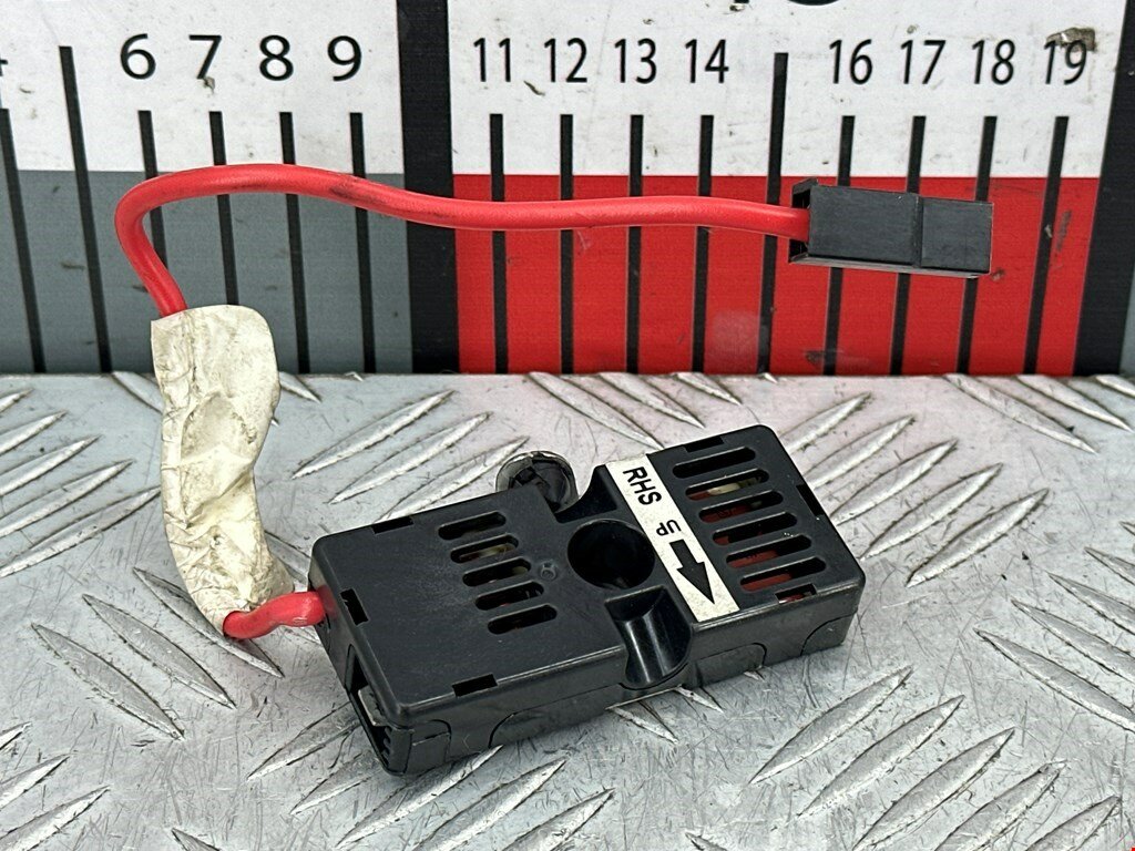 Усилитель антенны Tesla Model S 100479300D арт. 2266279